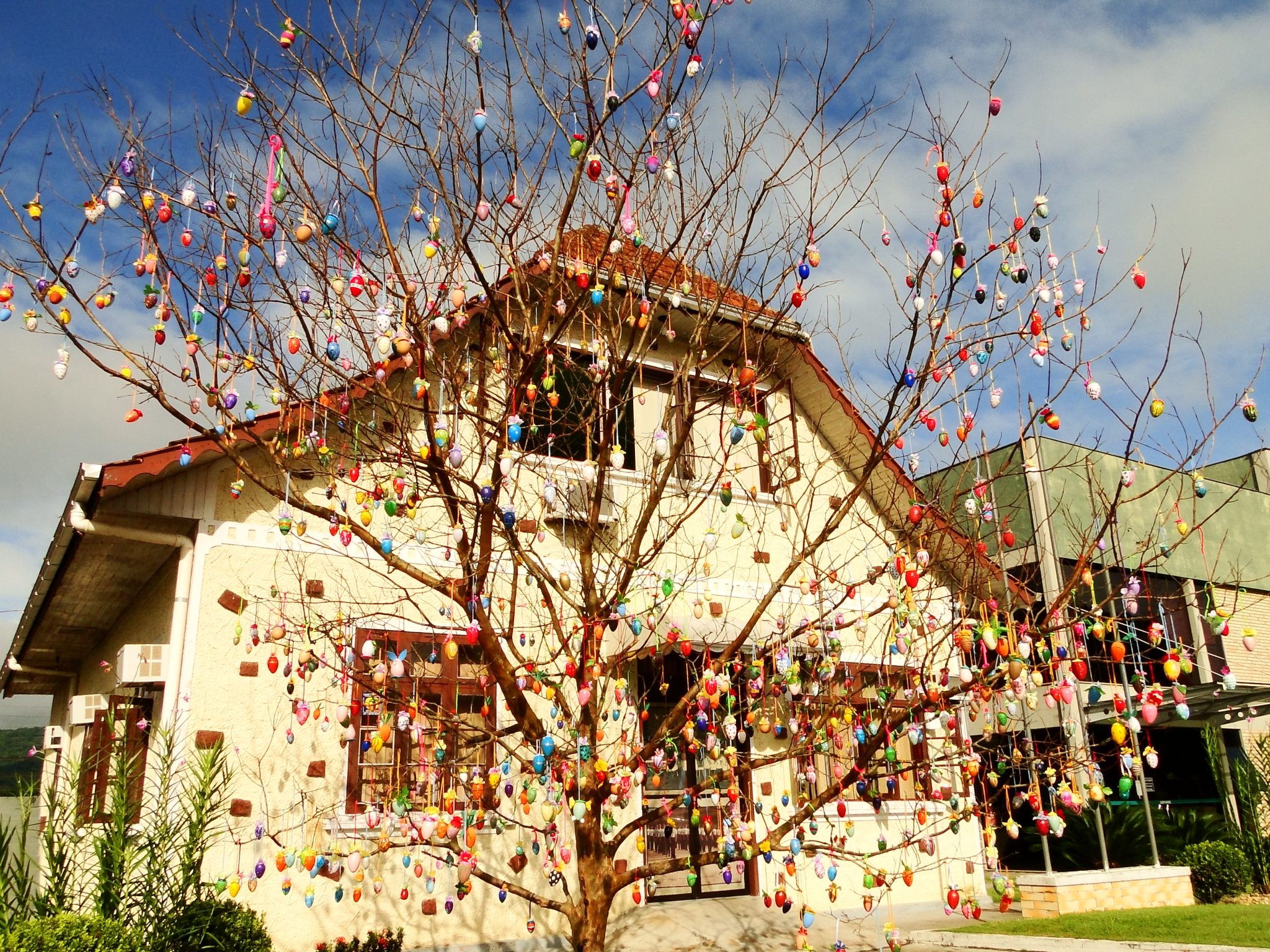 Osterbaum: Conheça a Tradição da Árvore de Páscoa